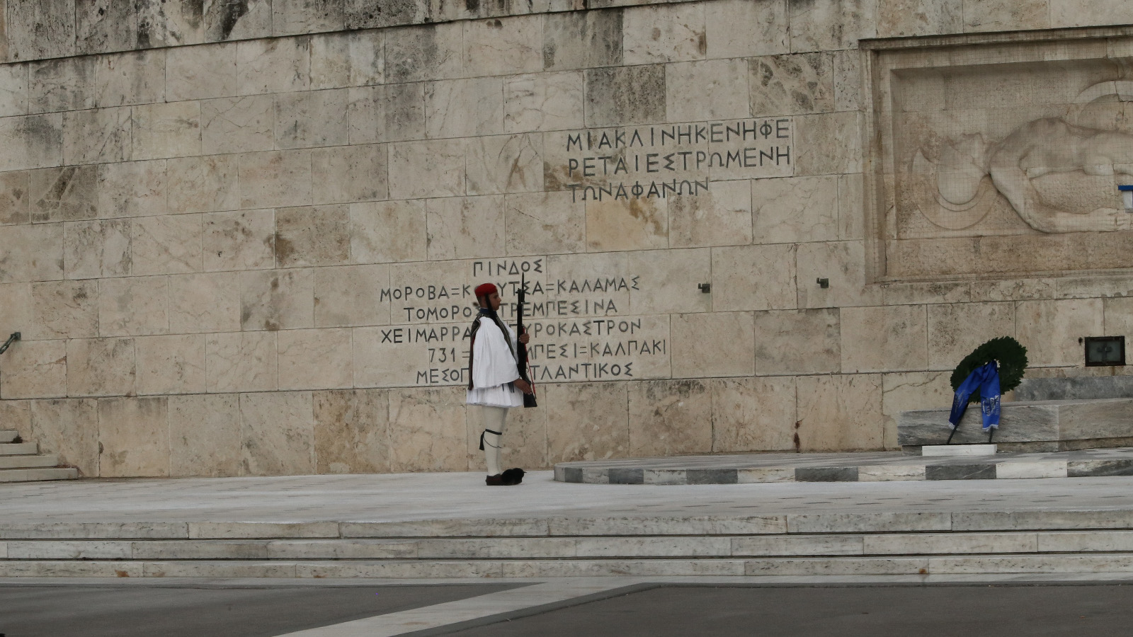 «Μύλος» μετά την τροπολογία της καταστολής για τον Άγνωστο Στρατιώτη ...