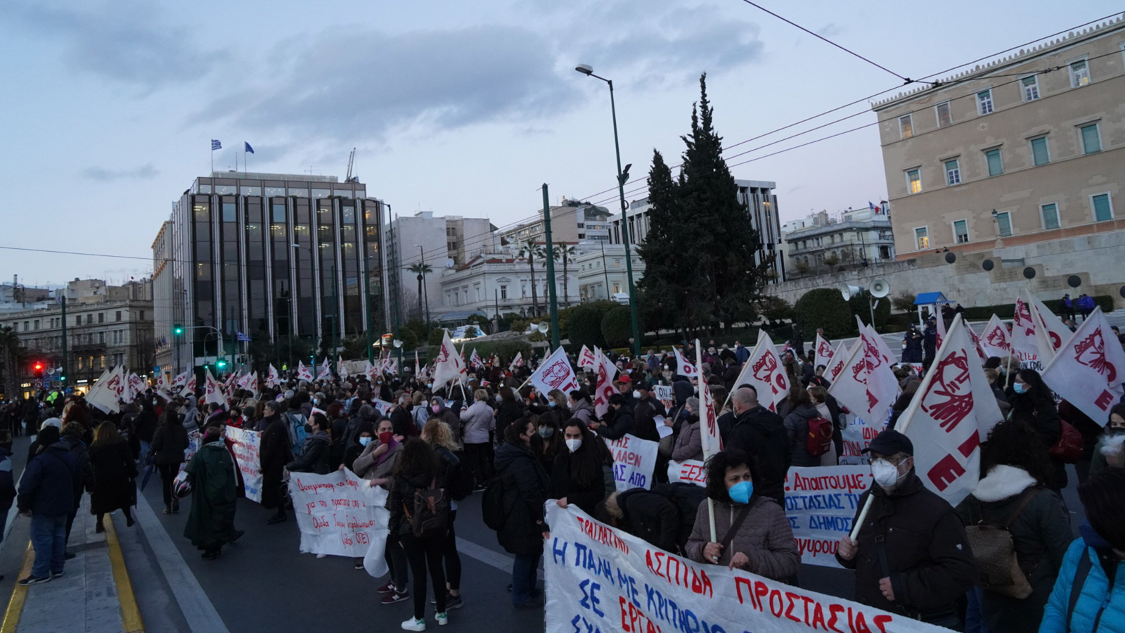 Συγκέντρωση για την 8ηΜάρτη στην Αθήνα: Πλήθος κόσμου καταδικάζει την ...