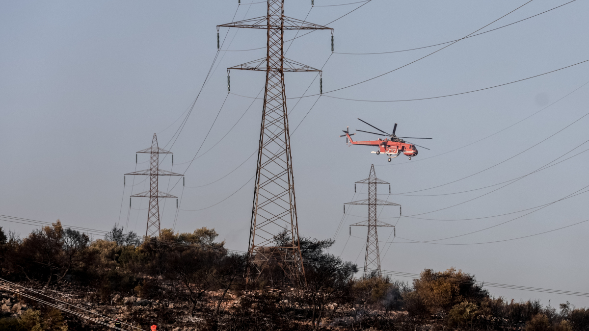Μάνδρα: Καλύτερη εικόνα παρουσιάζει η πυρκαγιά - ALT.gr
