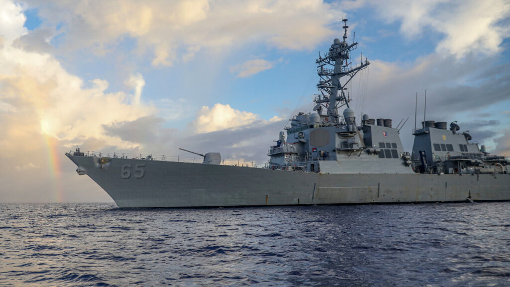 ΗΠΑ: Το αντιτορπιλικό «USS Benfold» έπλευσε κοντά στα νησιά Σπράτλι ...