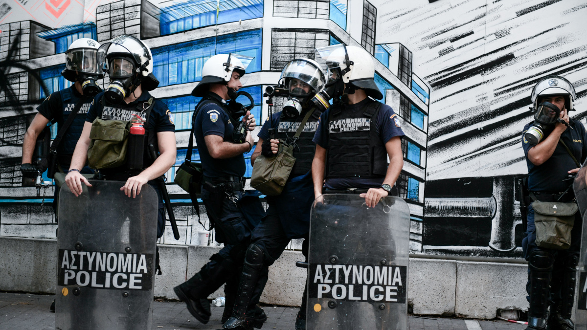 Πειθαρχική έρευνα για αναίτια επίθεση αστυνομικών των ΜΑΤ - ALT.gr