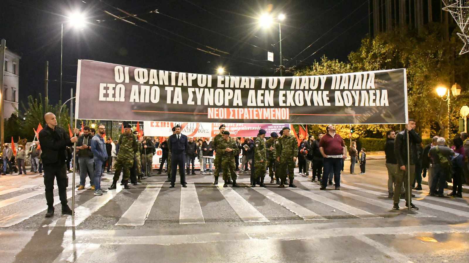ΚΝΕ: Αναφαίρετο δικαίωμα των φαντάρων να εκφράζουν χωρίς κανένα ...