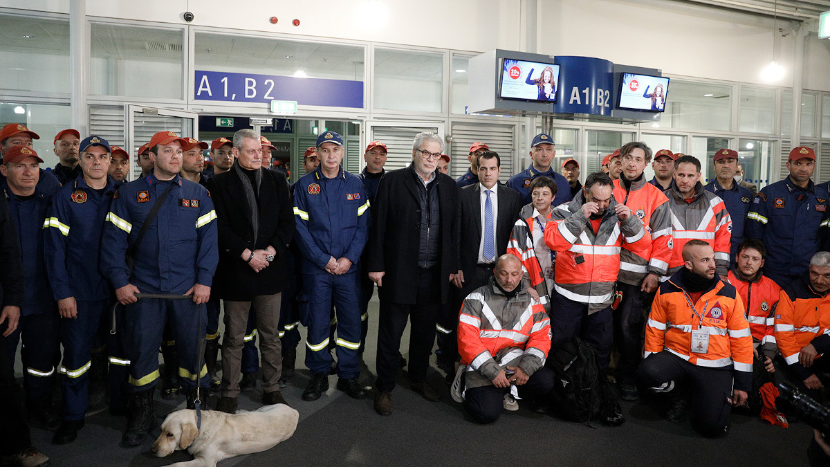 Θεσσαλονίκη: Έφτασαν οι 15 άνδρες της ΕΜΑΚ μαζί με τον γιατρό και τους ...