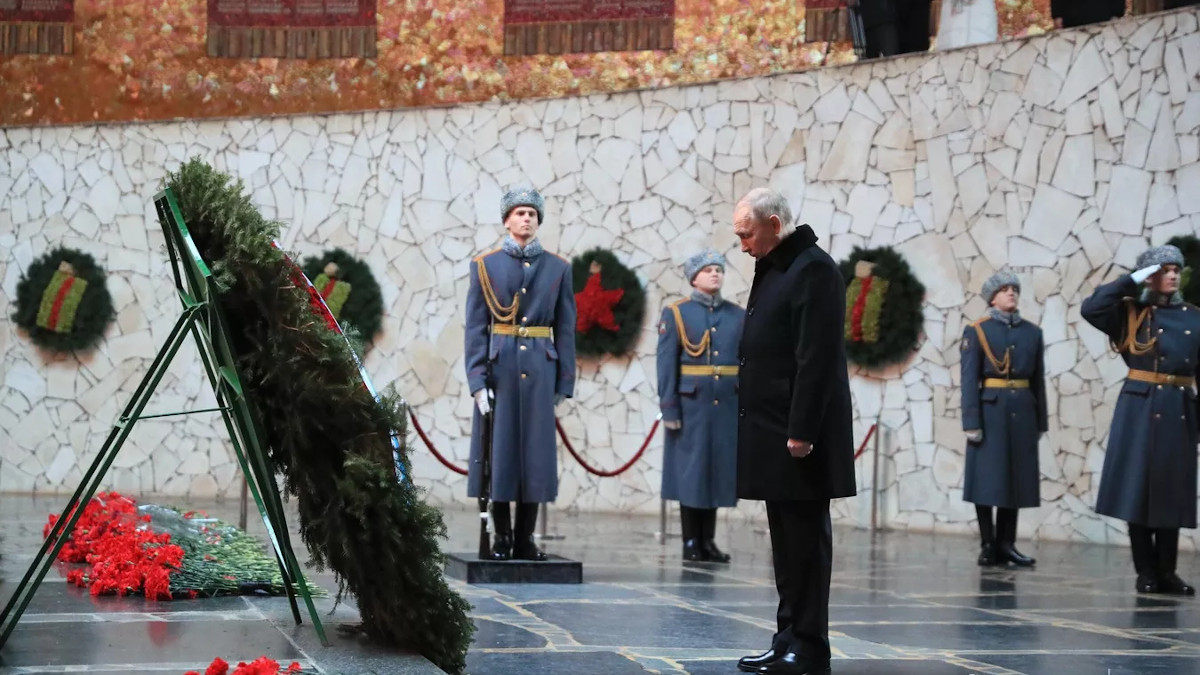 Ρωσία: Λαθροχειρία Πούτιν με αφορμή τα 80 χρόνια από τη μάχη του ...