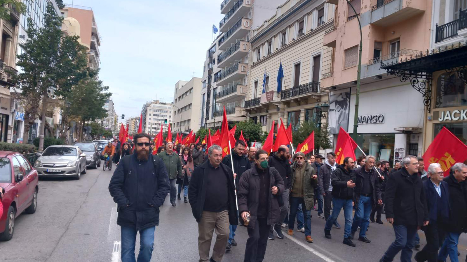 Πειραιάς: Μαζική και μαχητική πορεία ενάντια στην παρουσία του ...