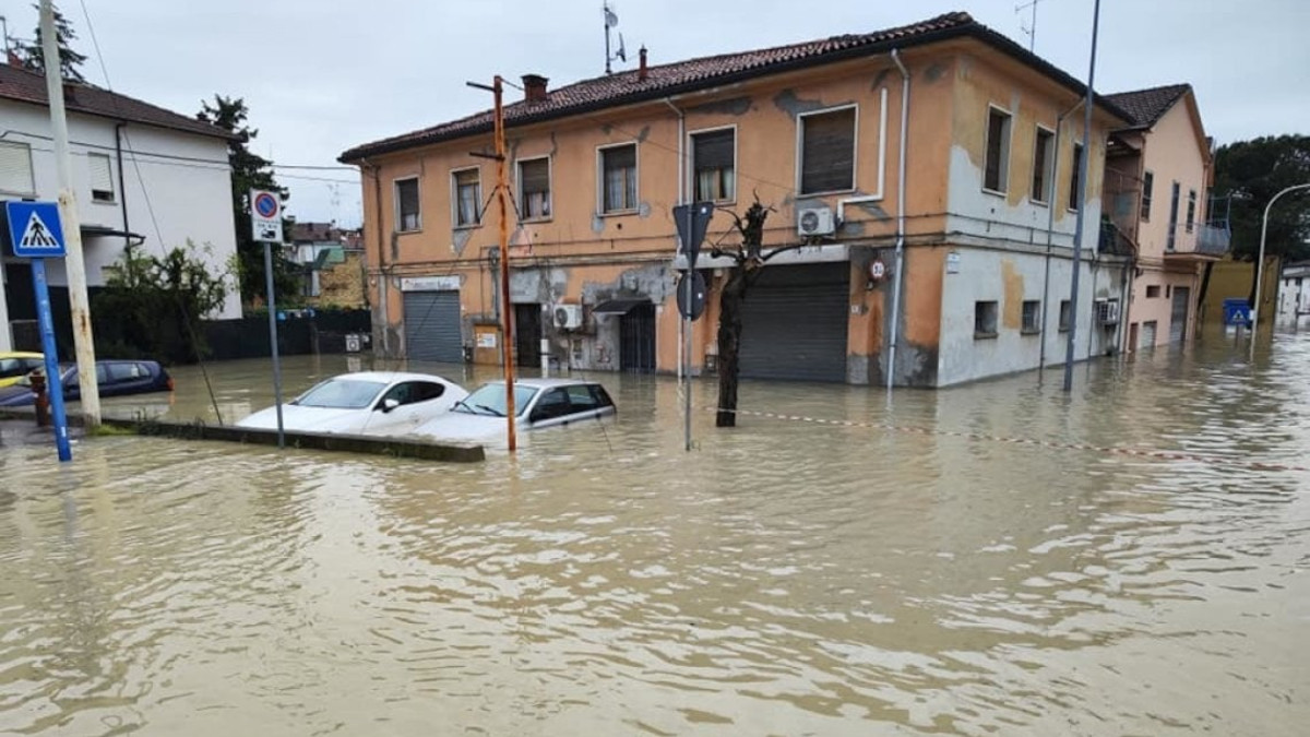 Ιταλία: Ένας νεκρός από την κακοκαιρία - Πλημμύρισε η λίμνη Κόμο - ALT.gr