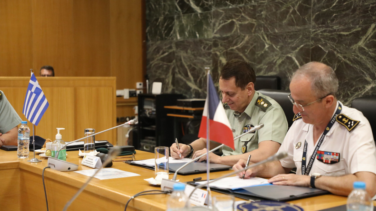 Επίσκεψη του Διευθυντή των Διακλαδικών Επιχειρήσεων των Γαλλικών ΕΔ στο ...