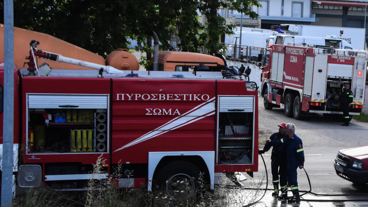 Αλιβέρι Εύβοιας: Σε εξέλιξη είναι η πυρκαγιά - ALT.gr
