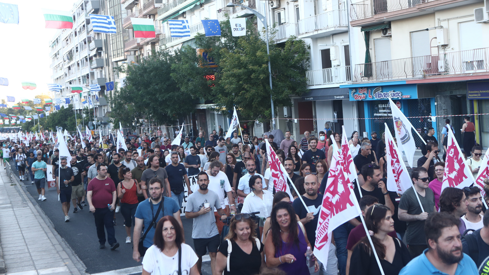 Θεσσαλονίκη: Μαχητικό συλλαλητήριο συνδικάτων στην ΔΕΘ - ALT.gr
