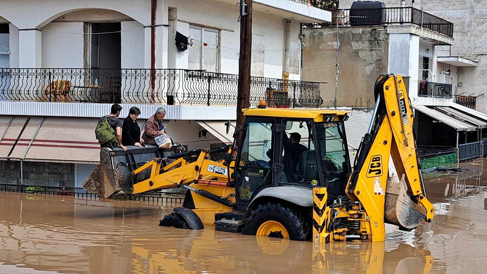 Λάρισα: Εκκενώνεται και η συνοικία του Αγίου Θωμά, λόγω πλημμύρας - ALT.gr