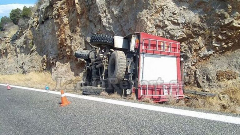 Ανατροπή πυροσβεστικού οχήματος στην Ιτέα – Τραυματίες δύο πυροσβέστες ...