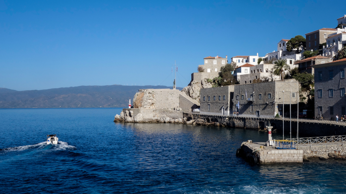 Καιρός: Γενικά αίθριος με τοπικές πρόσκαιρες νεφώσεις - ALT.gr