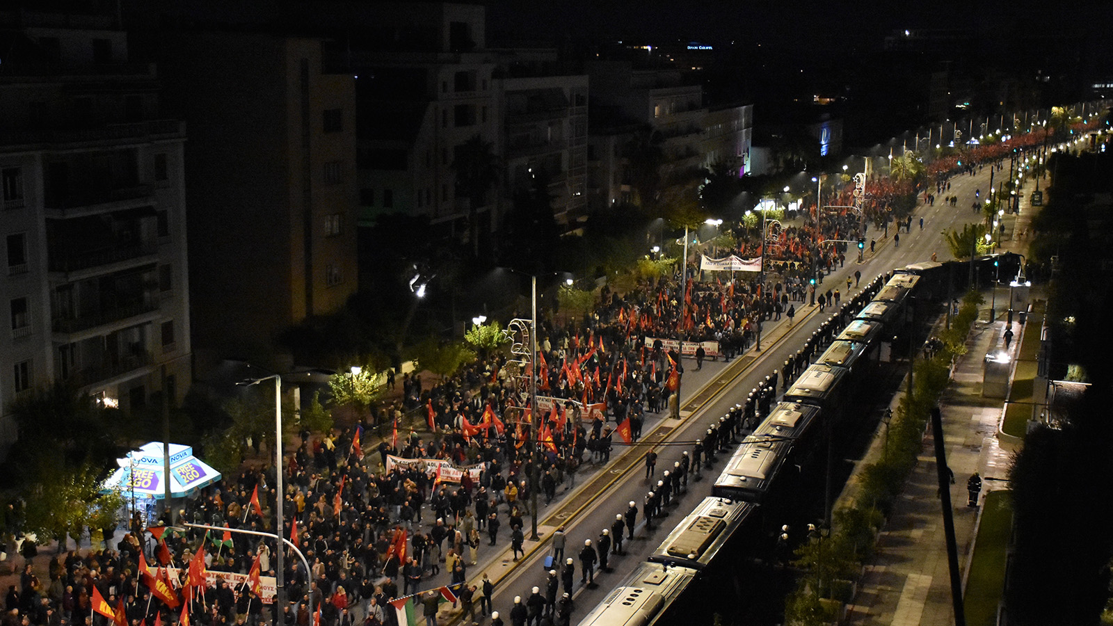 Κόκκινο ποτάμι η πορεία του ΚΚΕ και της ΚΝΕ στην αμερικάνικη και την ...