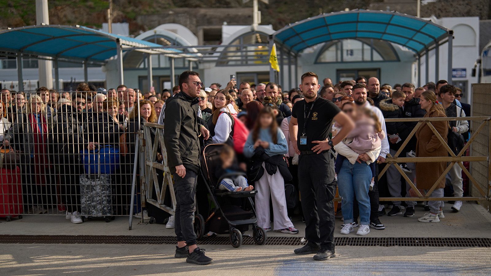 Σαντορίνη: Συνεχίζεται η έντονη σεισμική δραστηριότητα, η φυγή και τα ...