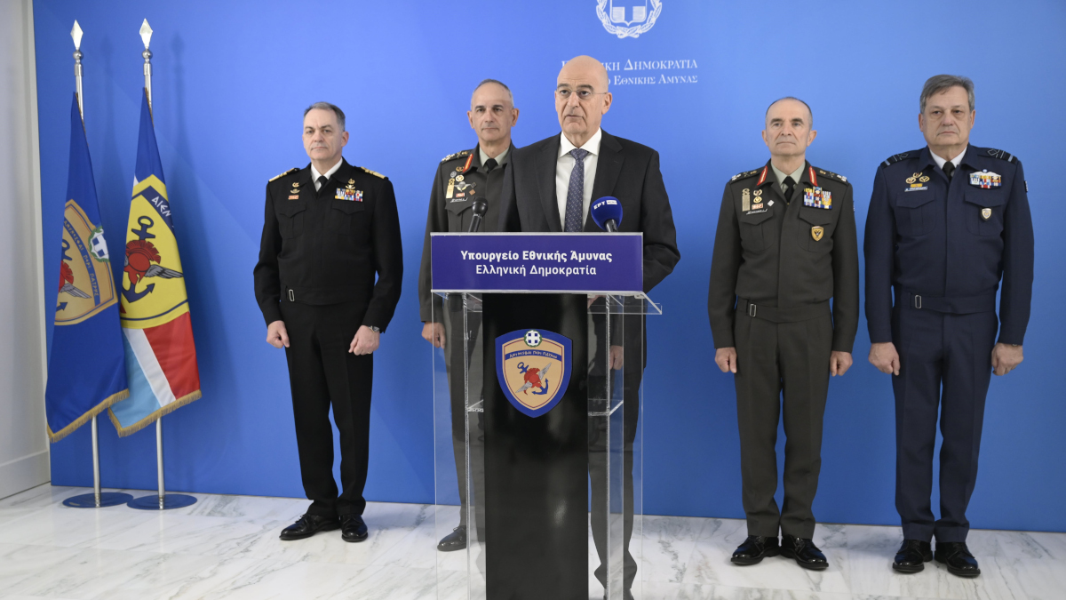 Ένοπλες Δυνάμεις: Δισ. ευρώ για εξοπλισμούς, αυξήσεις - «ασπιρίνη ...