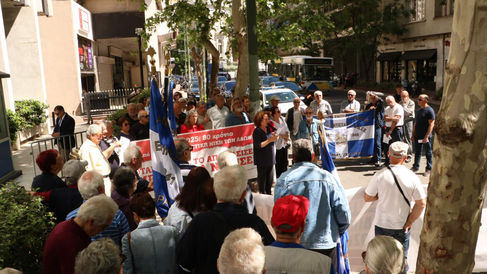 Συγκέντρωση της ΠΕΑΕΑ-ΔΣΕ στο υπουργείο Εξωτερικών για τις πολεμικές ...
