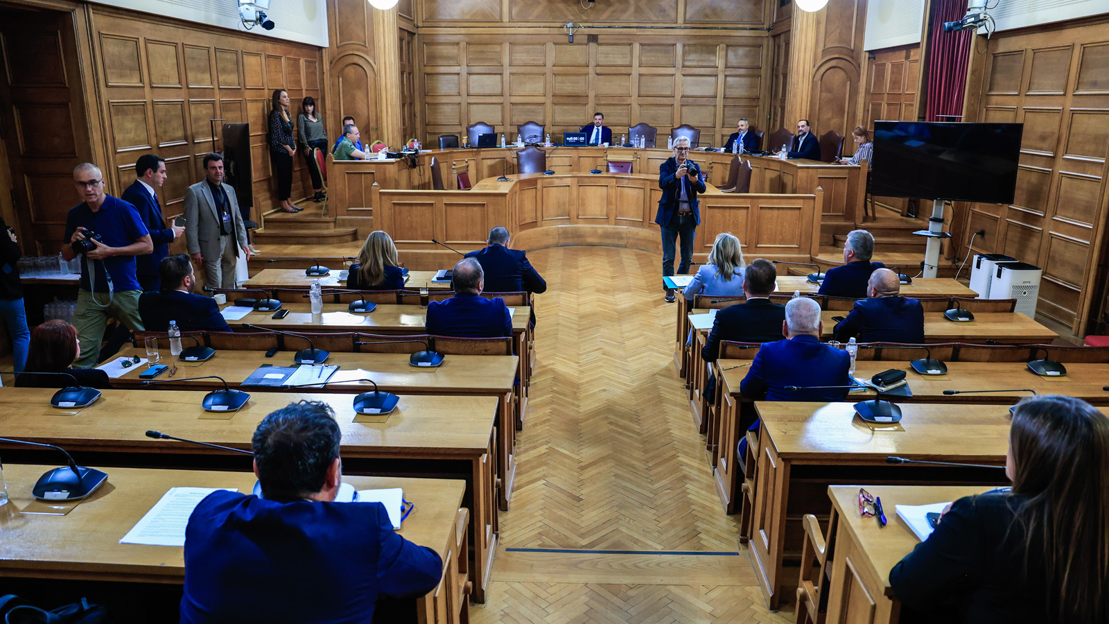 Εξεταστική για τον ΟΠΕΚΕΠΕ: Φορτώνουν τα σπασμένα στις πλάτες των ...