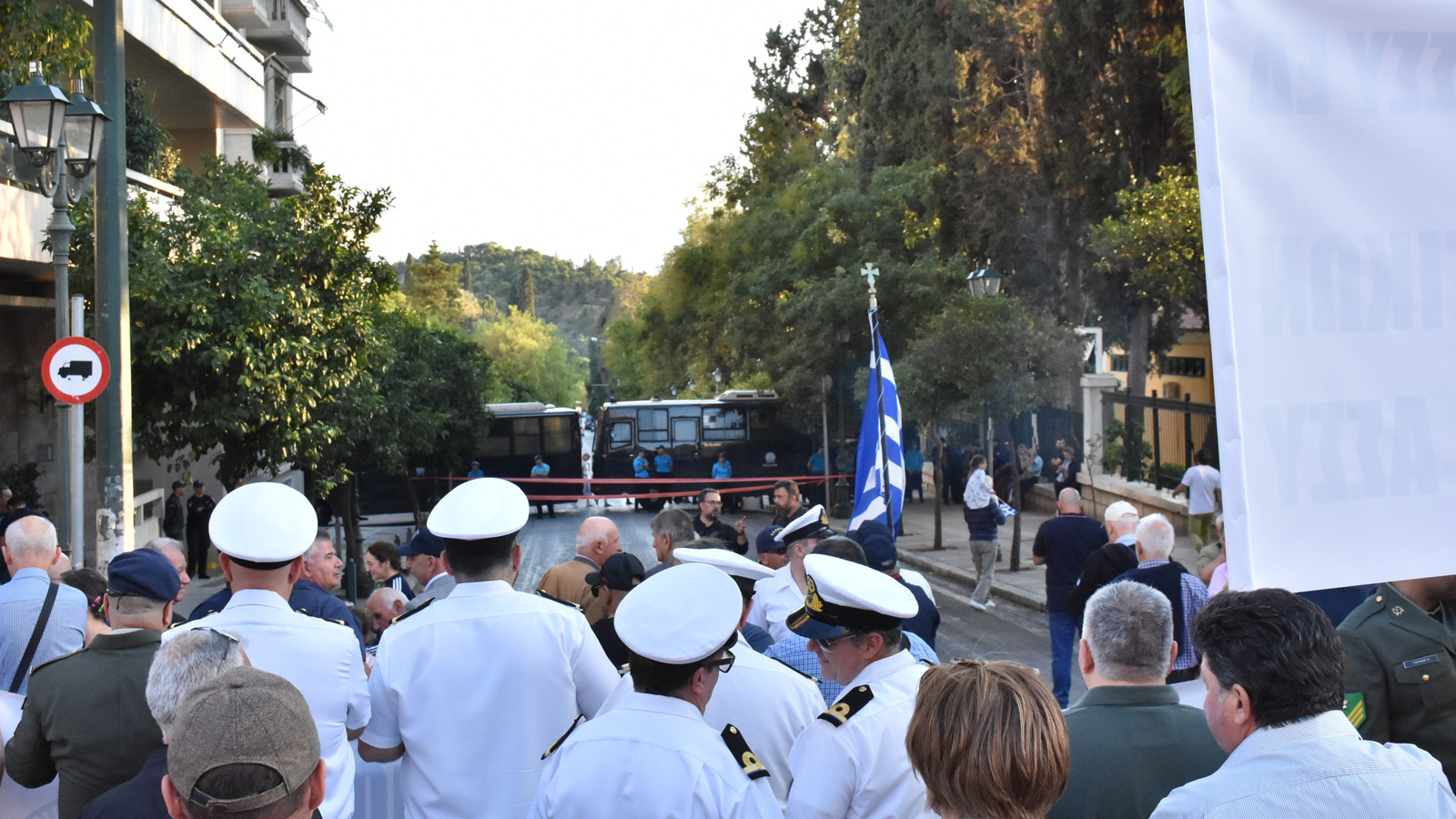 Νέοι στρατευμένοι στηρίζουν τον αγώνα των στρατιωτικών - ALT.gr